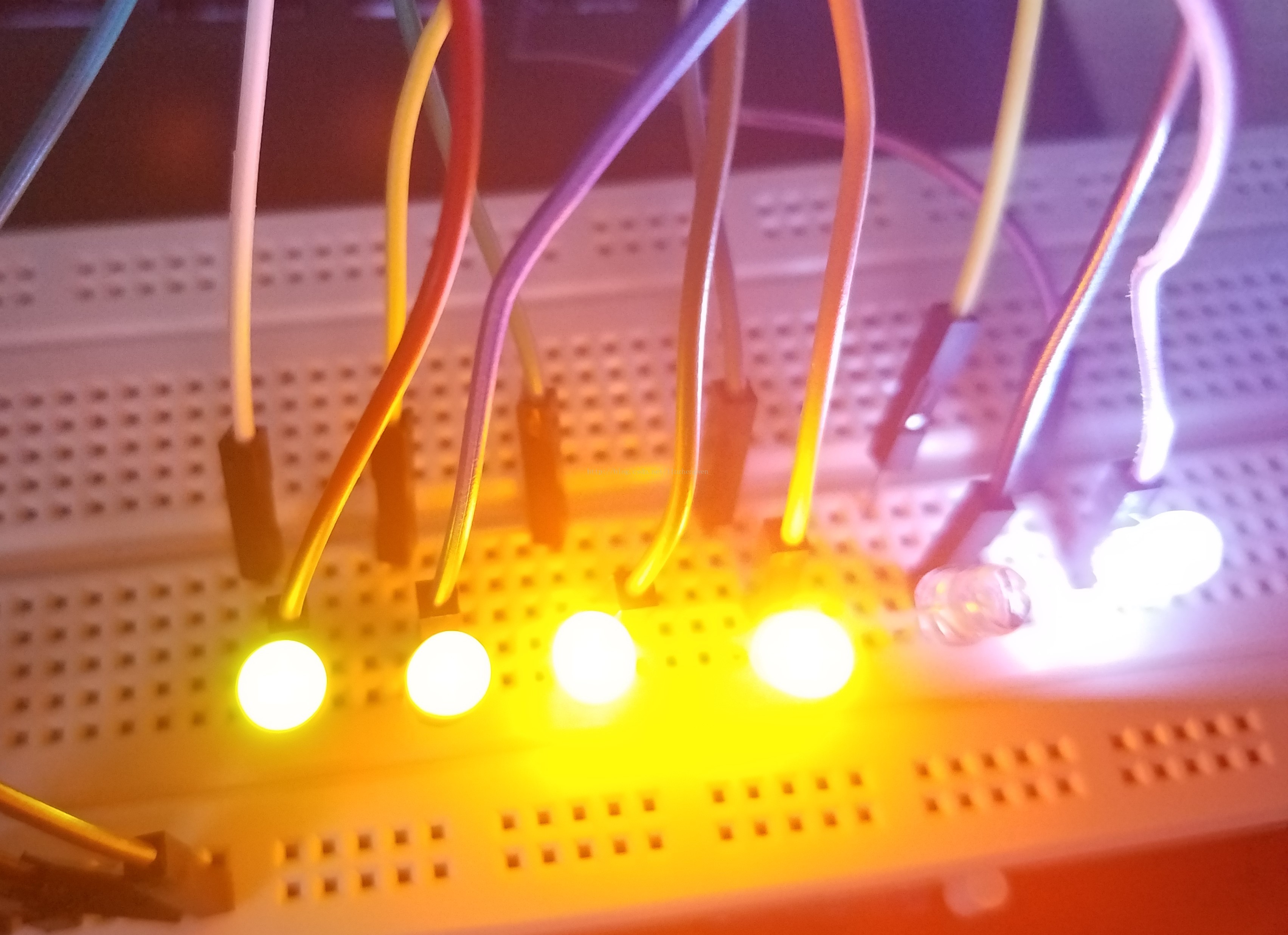Arduino简易流水灯（新手之路）linzhengwen的博客 Csdn博客arduino流水灯