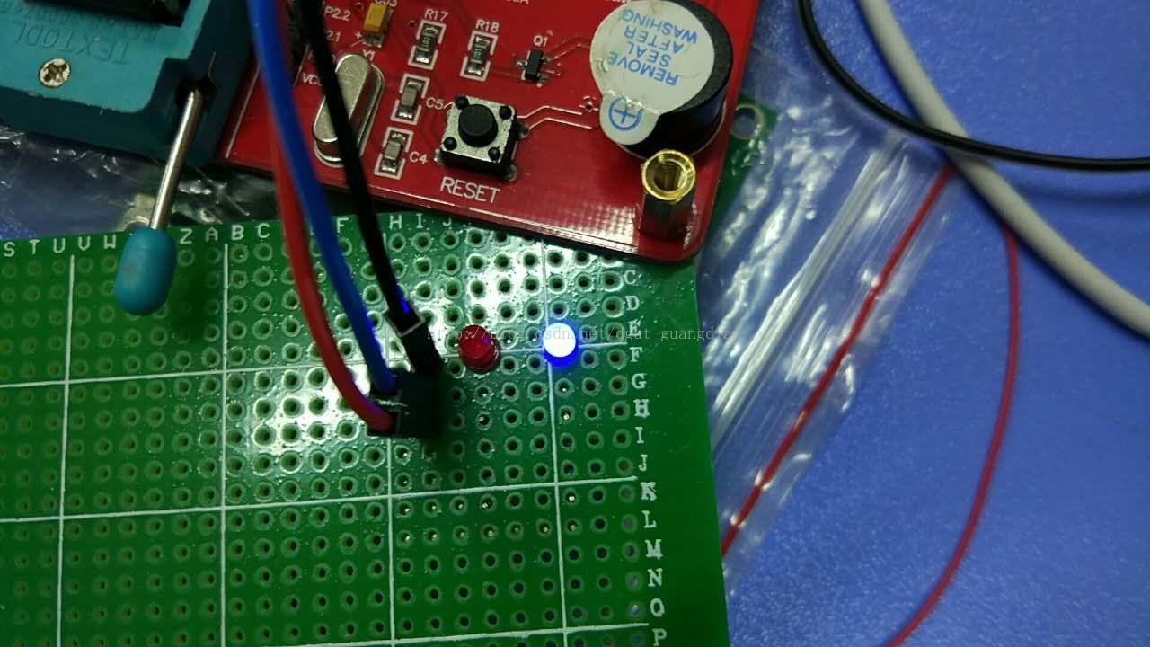 Python3中利用serial模块实现单片机与python上位机的通信（串口调试助手）import Serial Ser Serial 